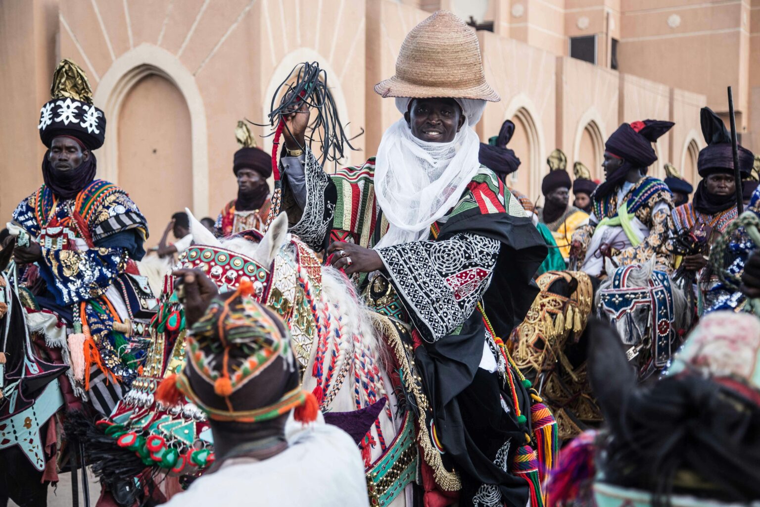 世界からのサプライズ動画が炎上した理由とは？差別や搾取の実態を調査 | 世界からのサプライズ動画の料金・納期を徹底調査！PR